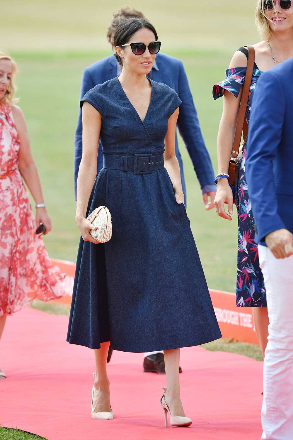 Jeans rise definitions and 7 tips for best fit | Types of Jean Fits